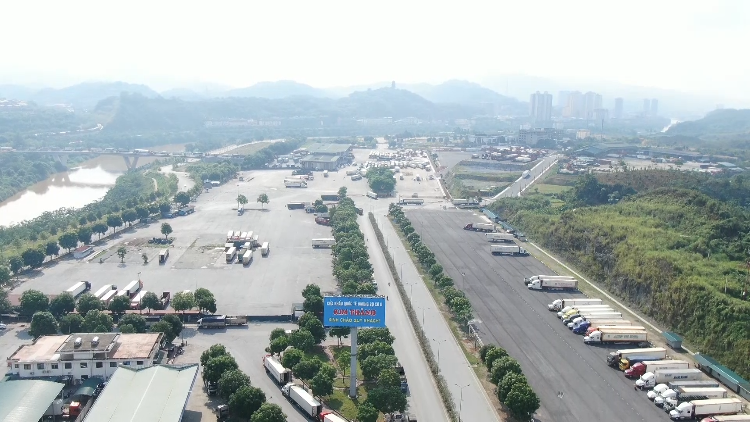 Lào Cai chú trọng đầu tư xây dựng hệ thống logistics cửa khẩu | Báo Lào ...