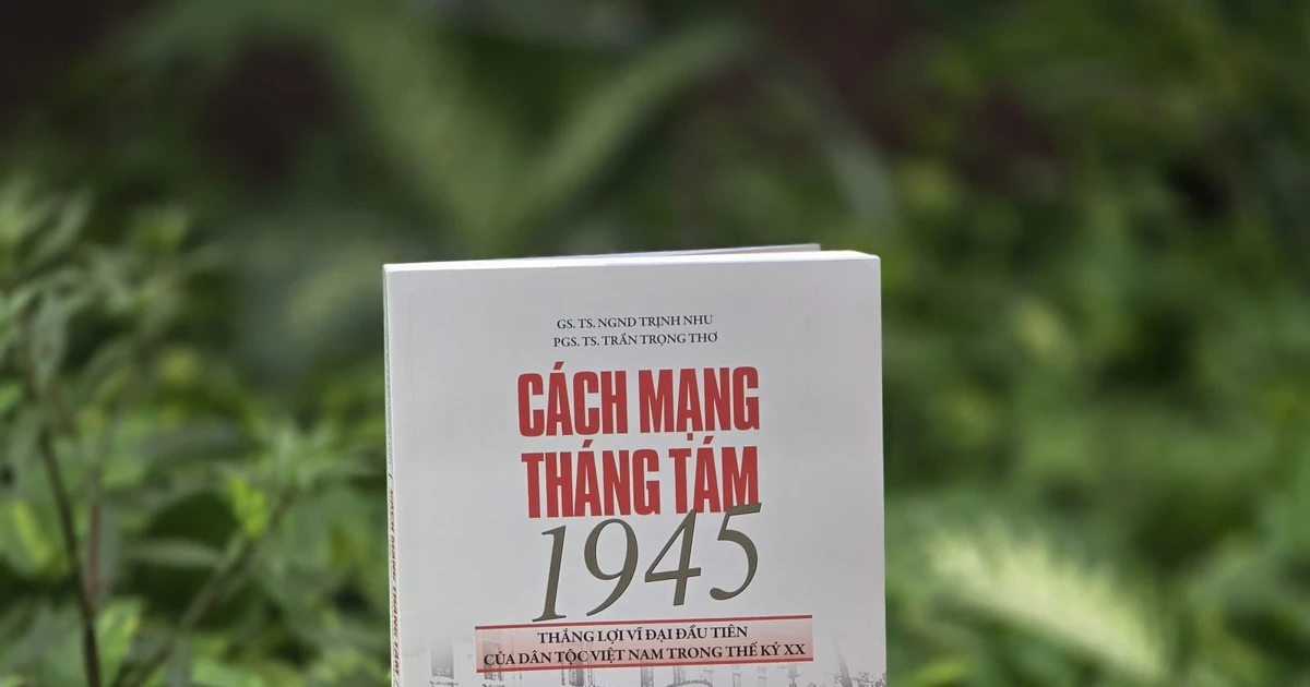 Ra mắt hai ấn phẩm đặc biệt kỷ niệm 80 năm Cách mạng Tháng Tám và Quốc ...