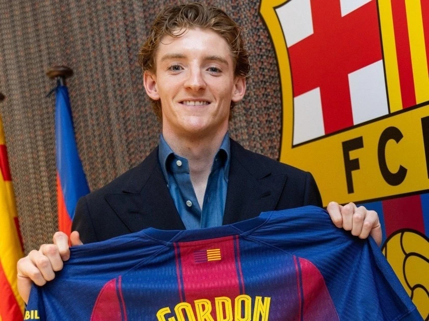 Barca chính thức chiêu mộ Anthony Gordon với giá hơn 80 triệu euro