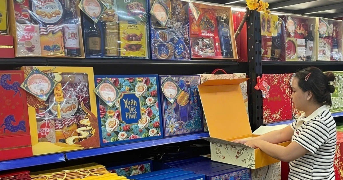 Thị trường giỏ quà Tết: Chú trọng tính thiết thực, giá mềm | Báo Lào ...